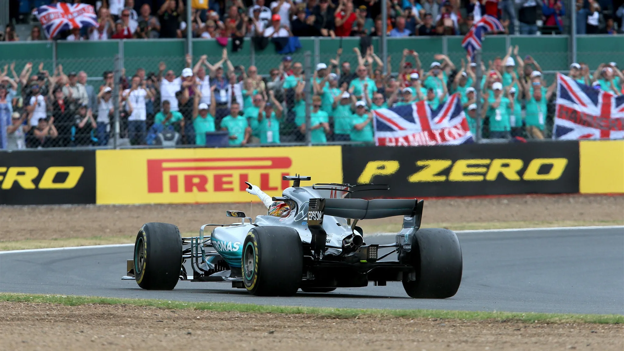 17 FLAT-OUT DAYS: F1’s first triple header in focus
