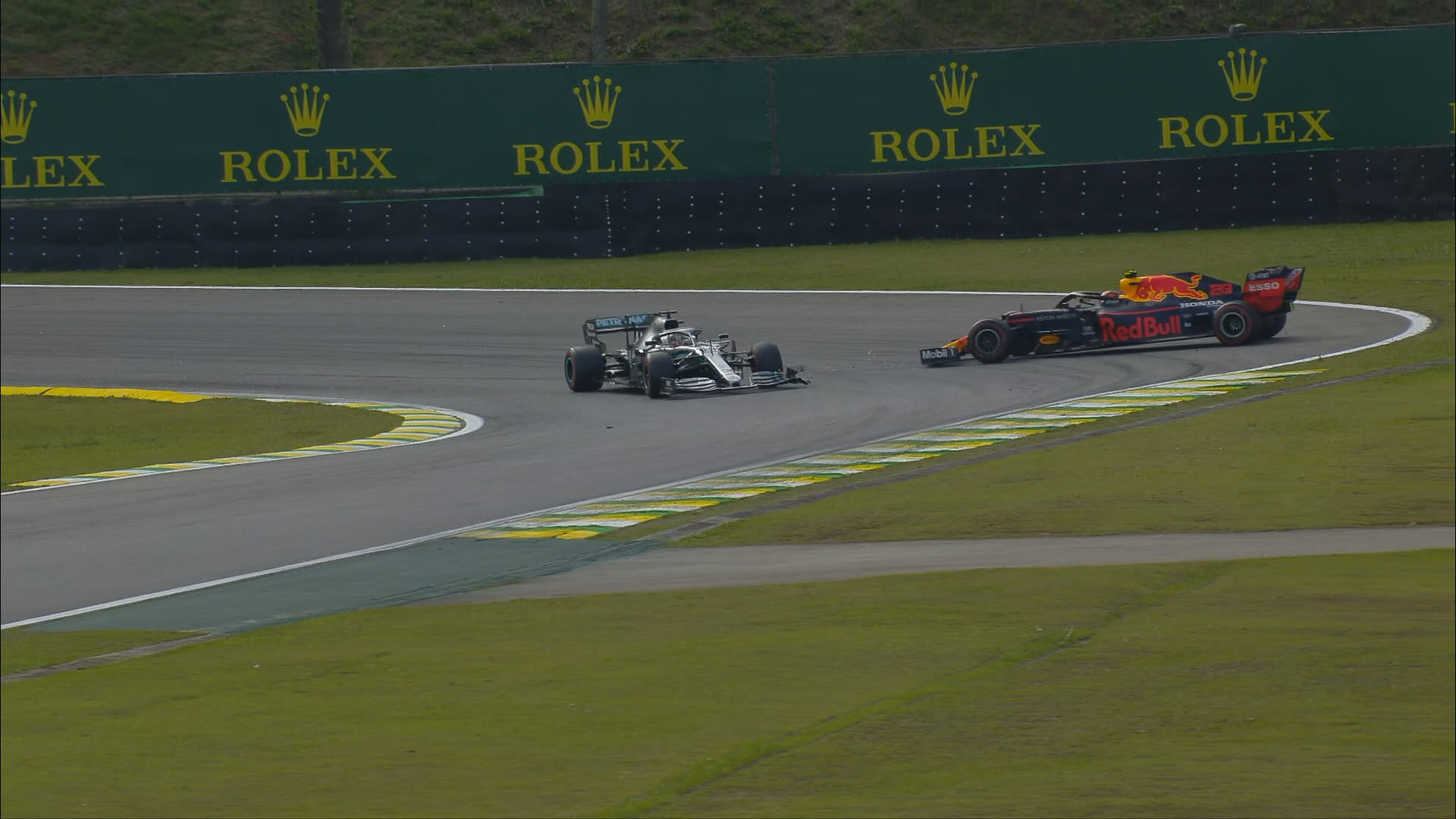 MUST-SEE: Hamilton and Albon come together in late battle for P2 ...