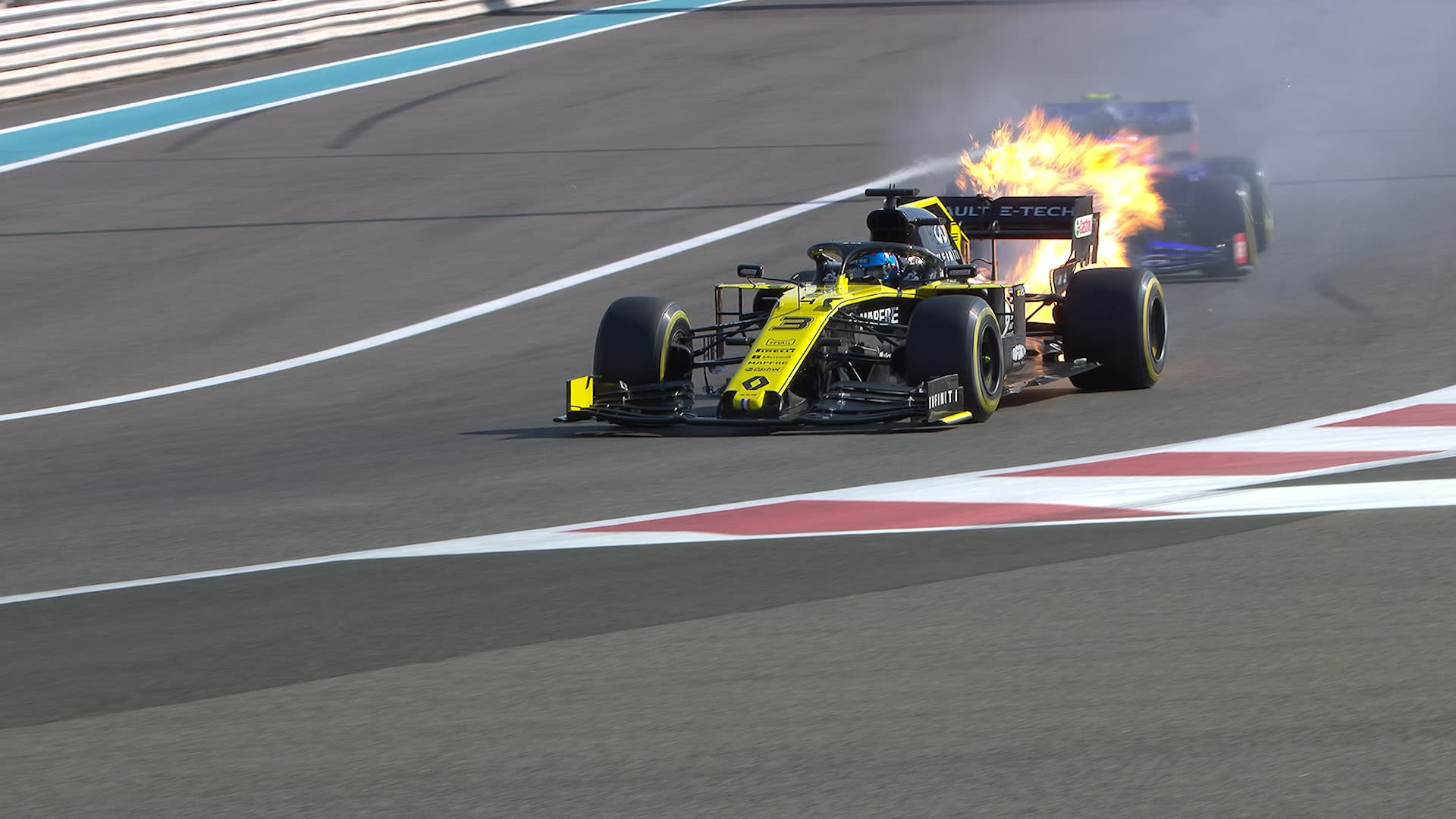 MUST-SEE: Ricciardo engine blow-up causes problems for those behind ...