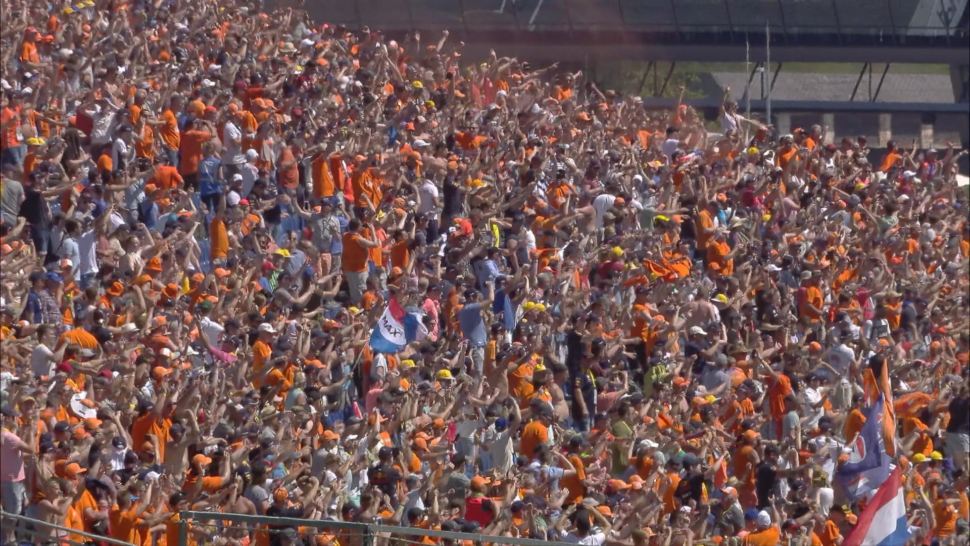 MUST-SEE: Dutch fans create rocking atmosphere ahead of qualifying in ...