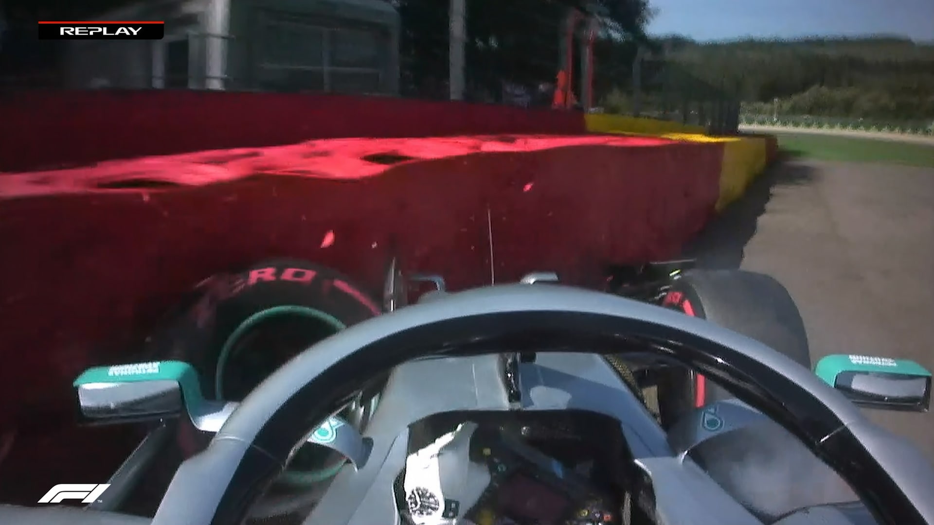 MUST-SEE: Heavy crash puts Hamilton out of final practice | Formula 1®