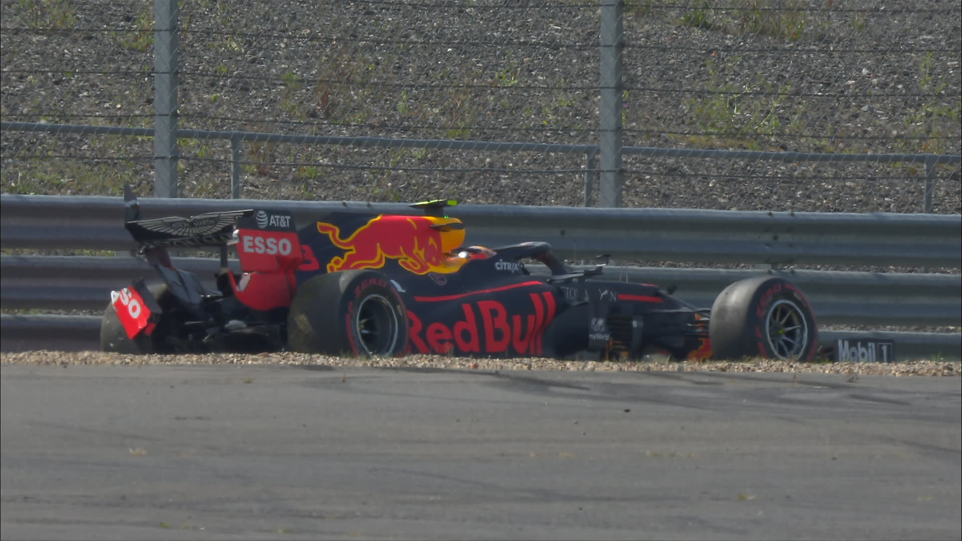 WATCH: High-speed spin and crash ends Albon's FP2 session early at ...