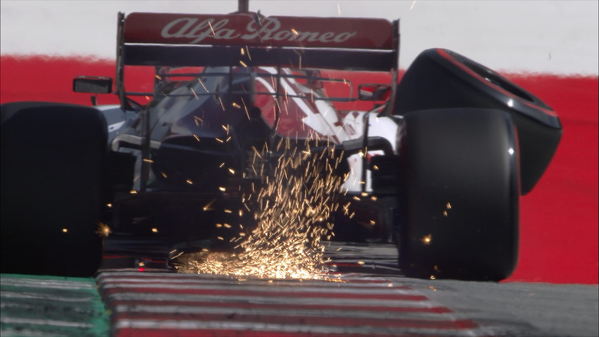 Alfa Romeo handed €5,000 fine for Raikkonen wheel incident | Formula 1®