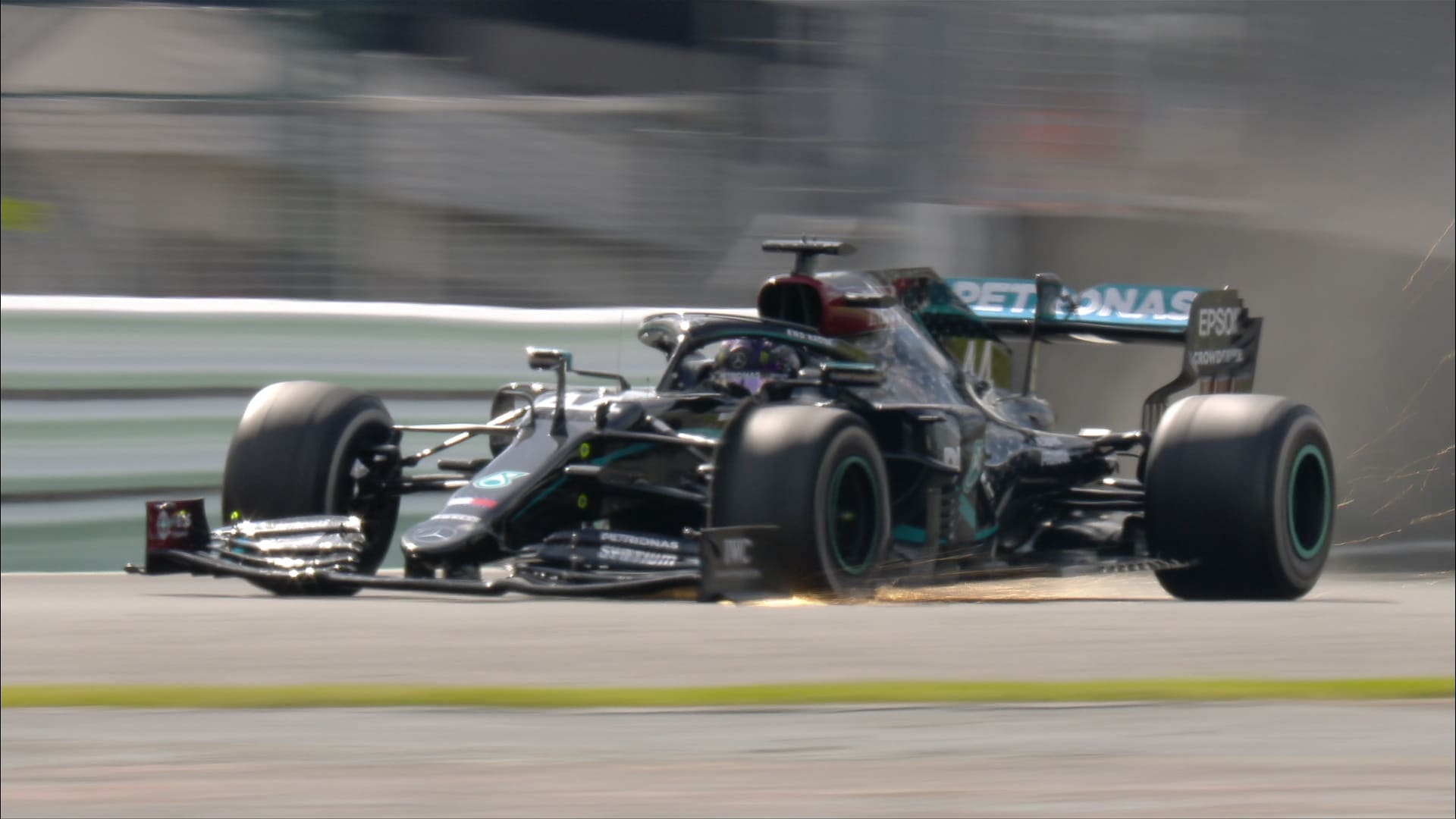 WATCH: 10 of the most dramatic final laps in F1 history | Formula 1®