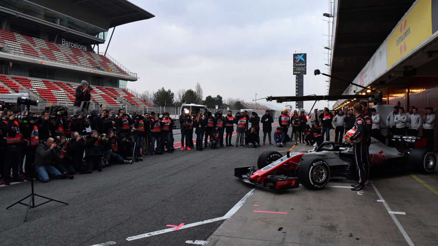 Haas officially unveil the VF-18