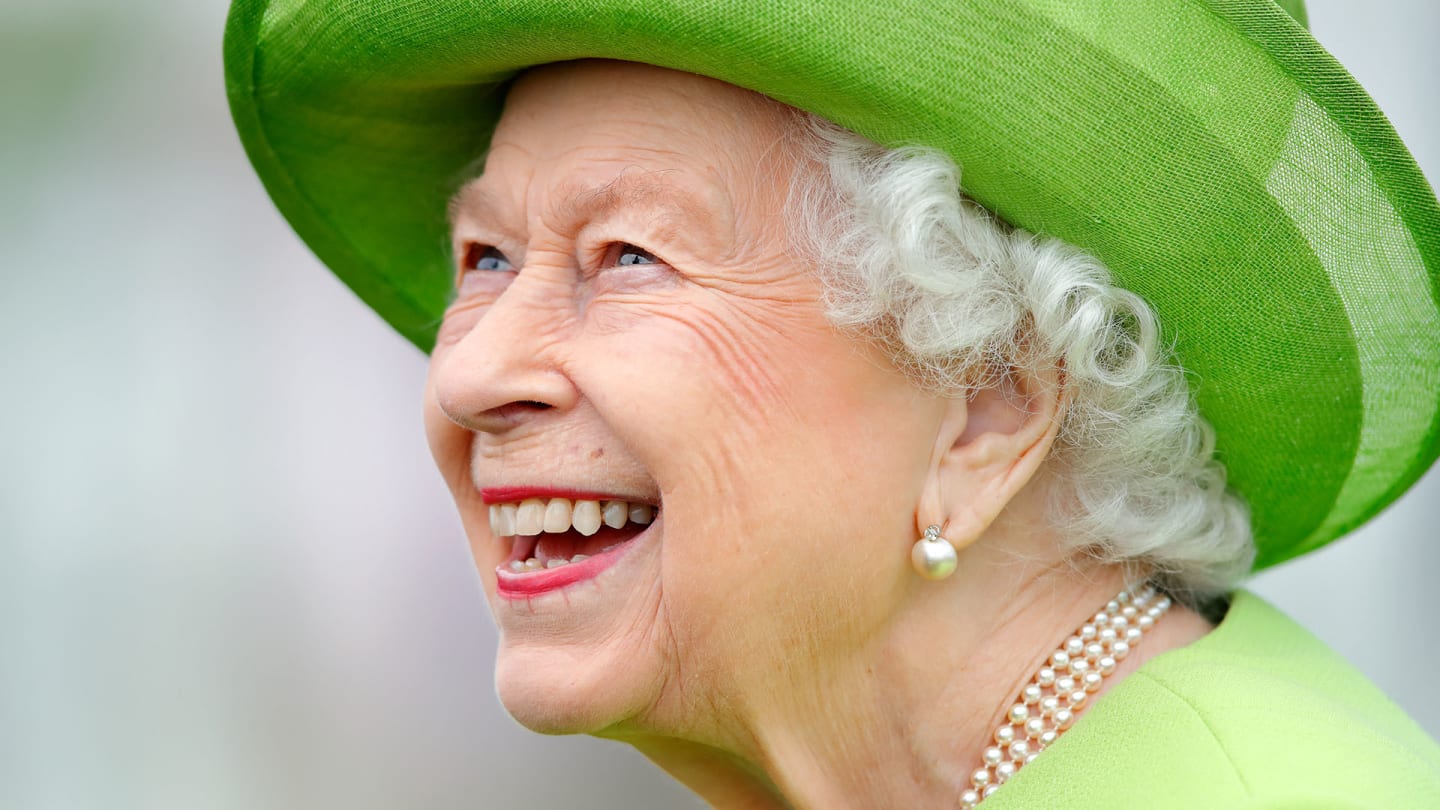 Formula 1 mourns the passing of Queen Elizabeth II | Formula 1®