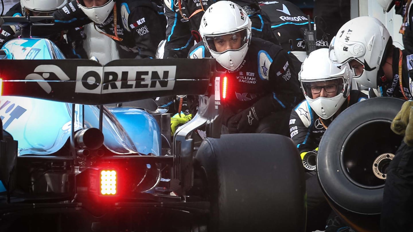F1 pit stops explained: Gone in 1.88s - Putting together the perfect F1 ...
