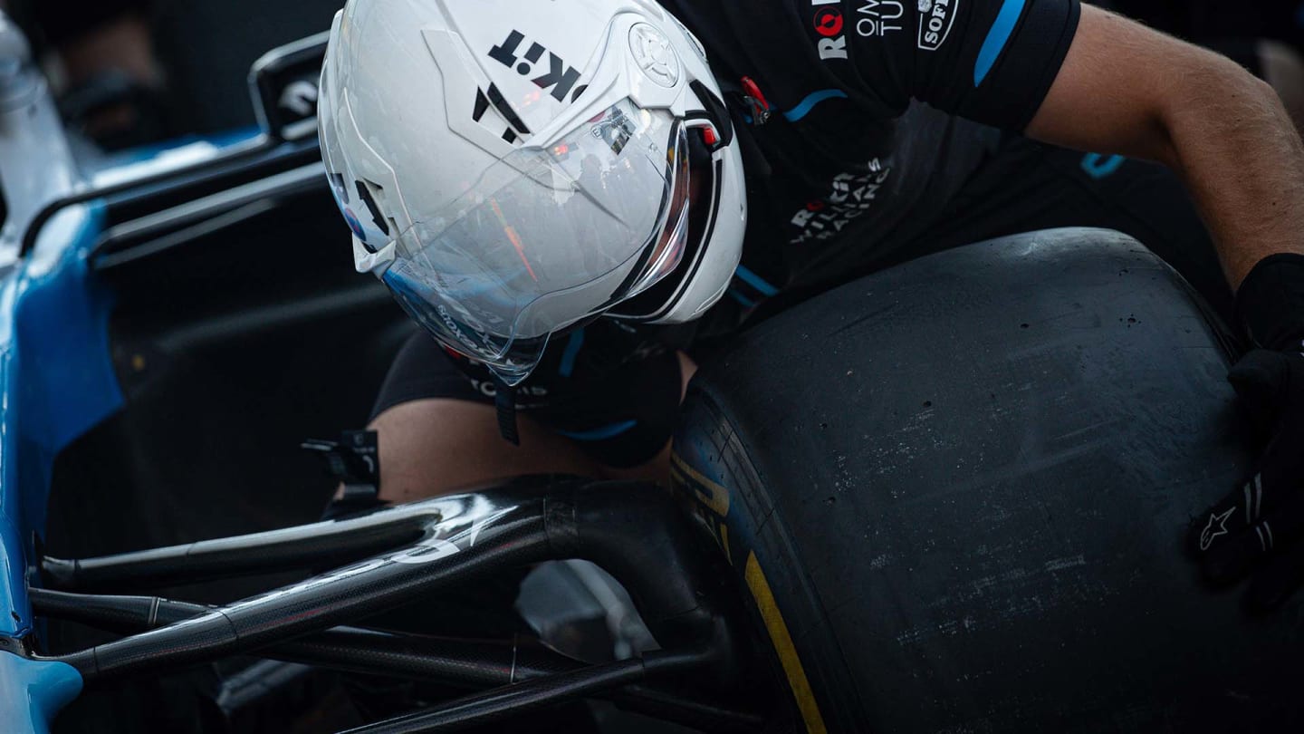 F1 pit stops explained: Gone in 1.88s - Putting together the perfect F1 ...