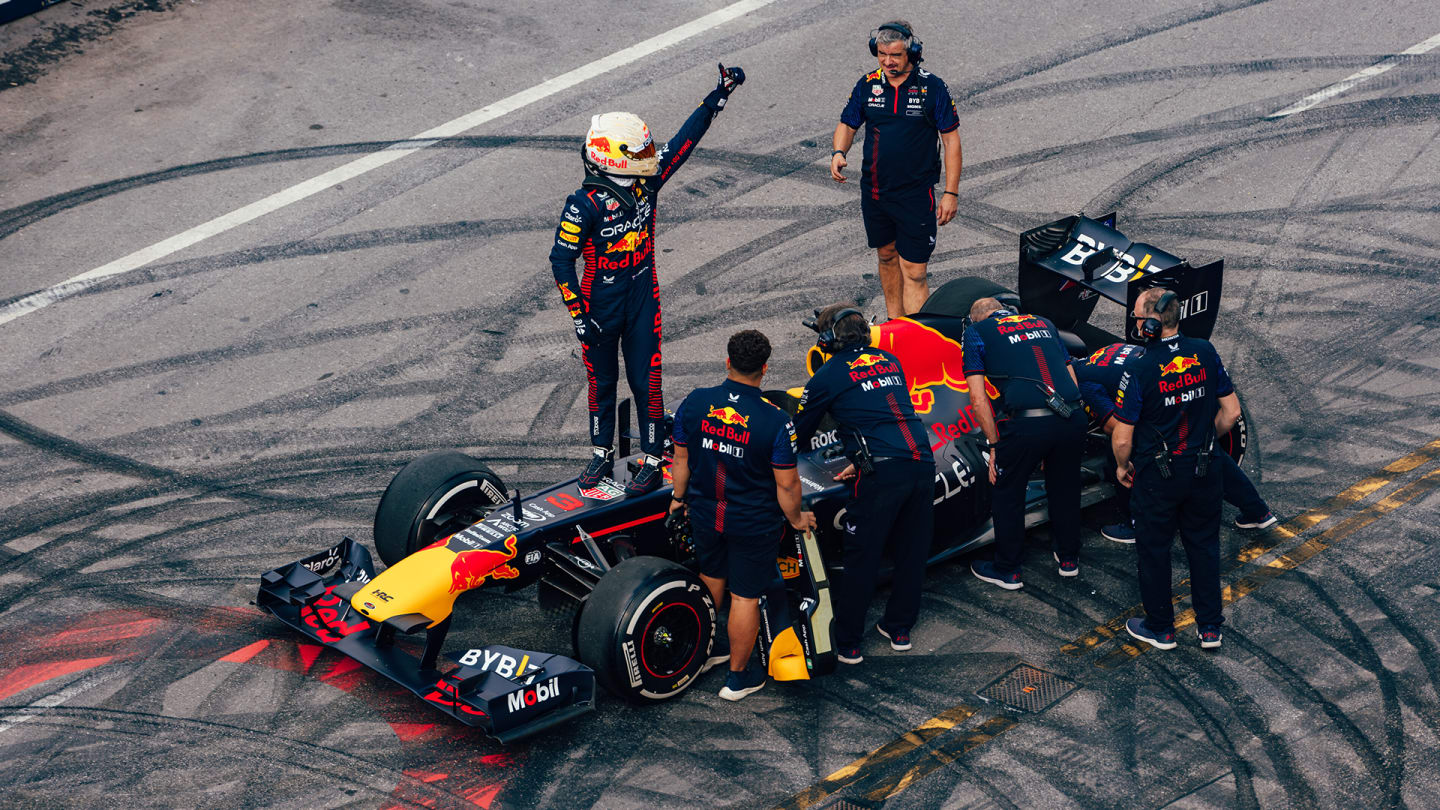 Daniel Ricciardo returns to F1 action with entertaining Nashville demo ...