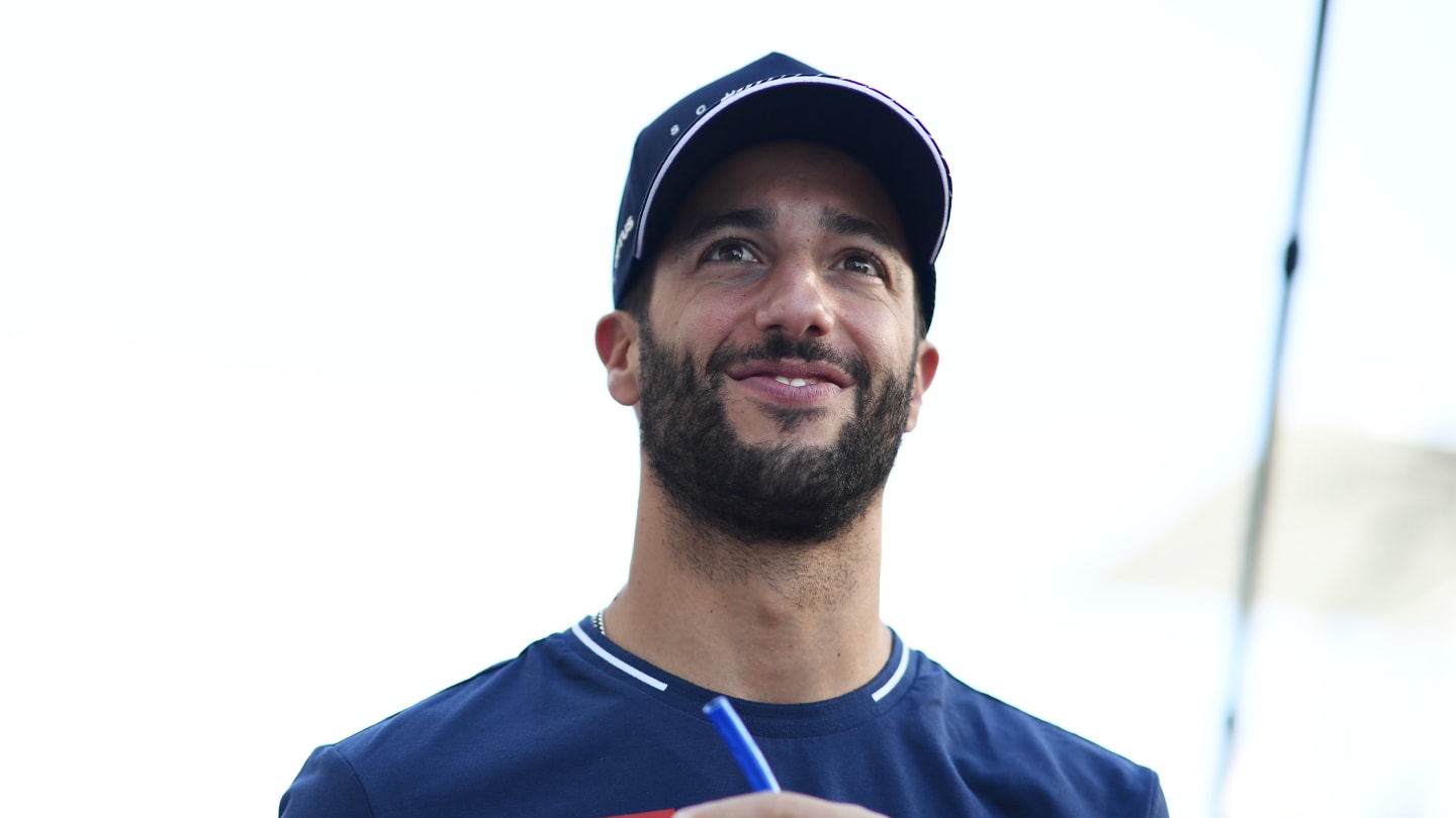 Daniel Ricciardo's broken hand ‘a lot worse than it first seemed’ as he ...