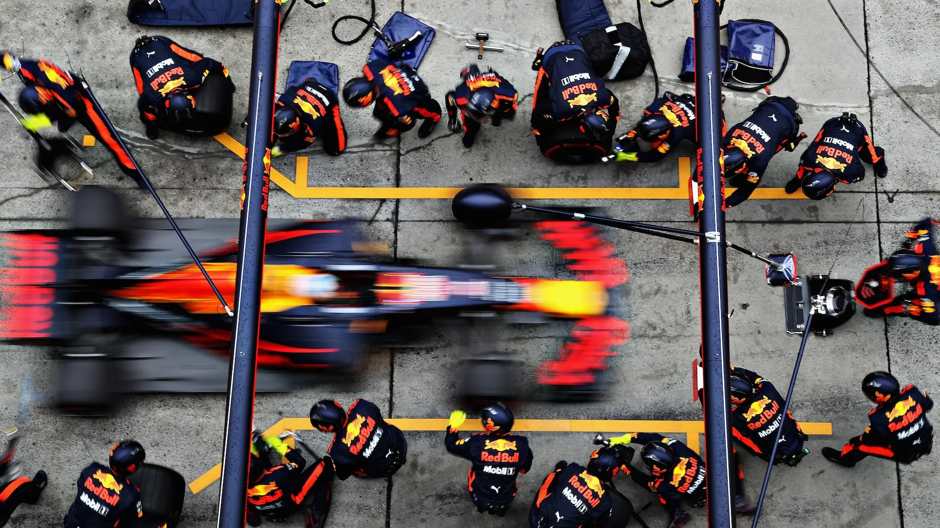 Anatomy of a pit stop: How do F1 teams service their cars in less than ...