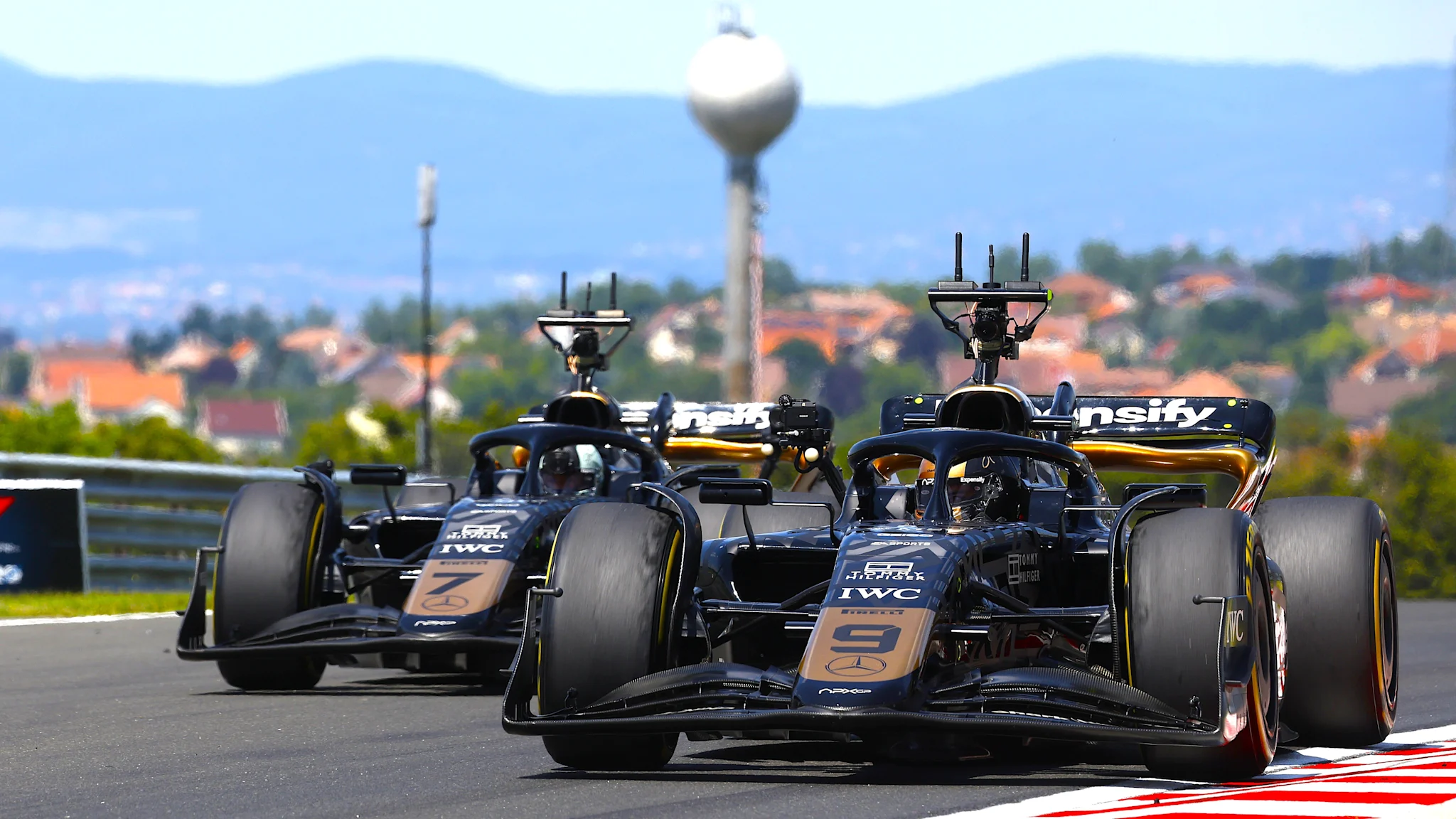 How the APXGP car was built