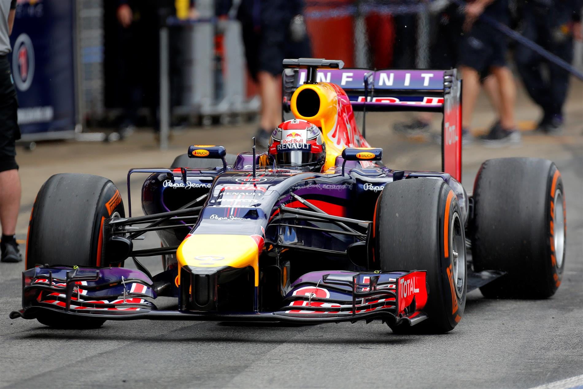 Red Bull retain Buemi as 2015 reserve driver